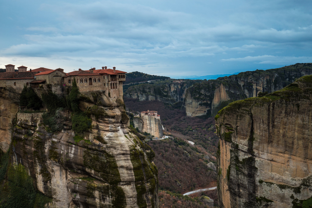 Discover Mysterious Metéora in the Skies! - Fripito